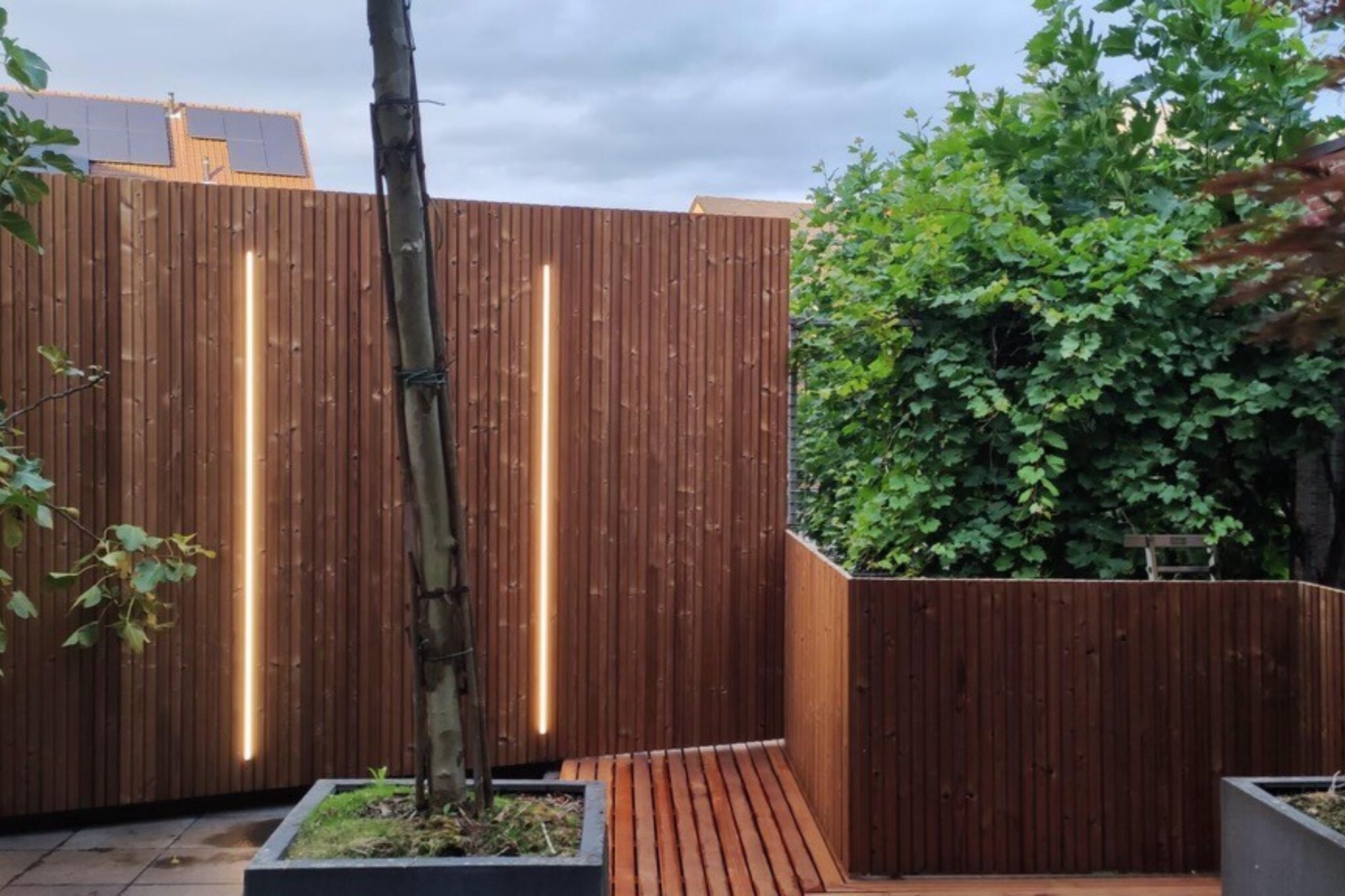 Charmant jardin de ville avec Thermowood® Triple et… | Van Steenberge